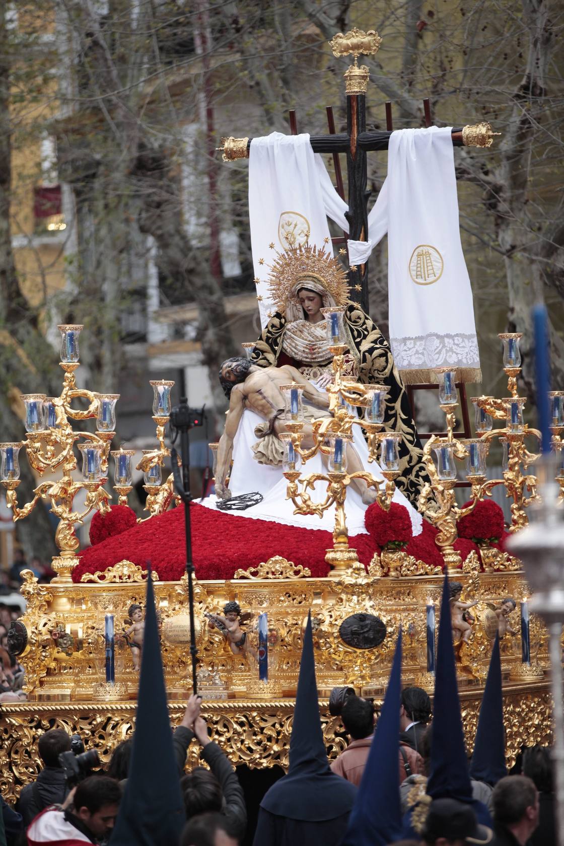 El Baratillo ultima los detalles de la coronación – PASIÓN Y ESPERANZA
