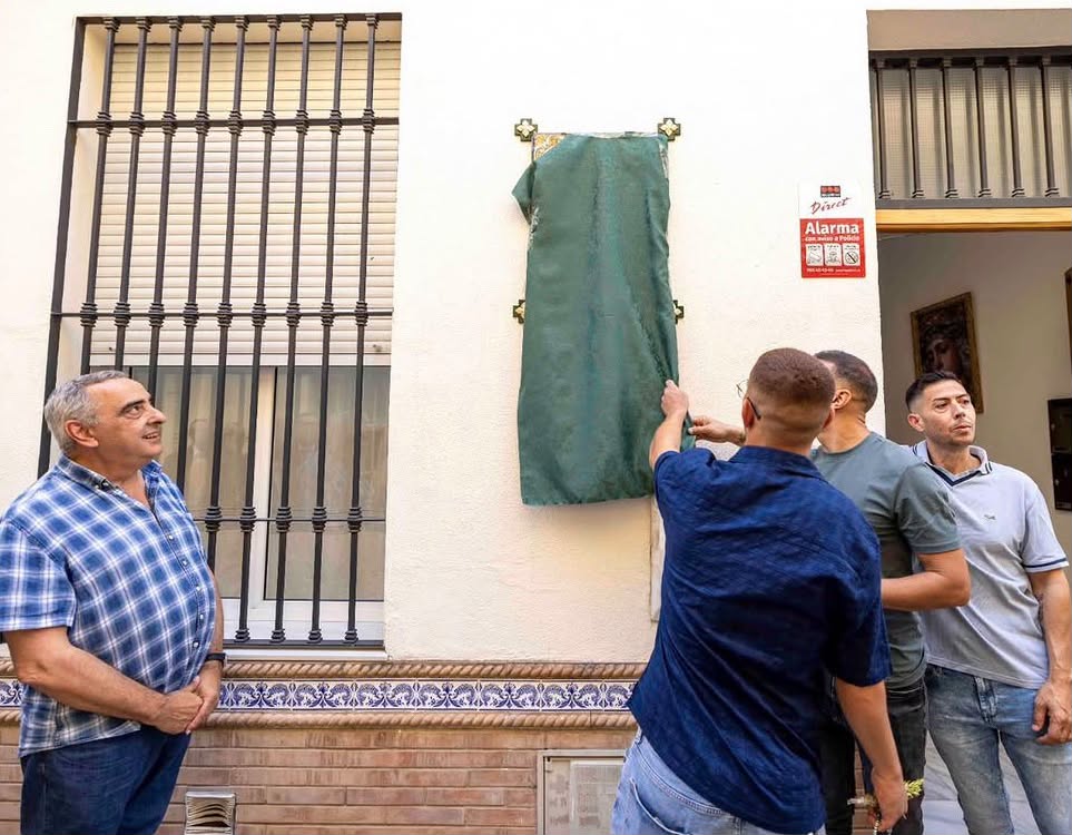 La casa de acogida de la Hermandad de la Trinidad estrena rótulo como ...
